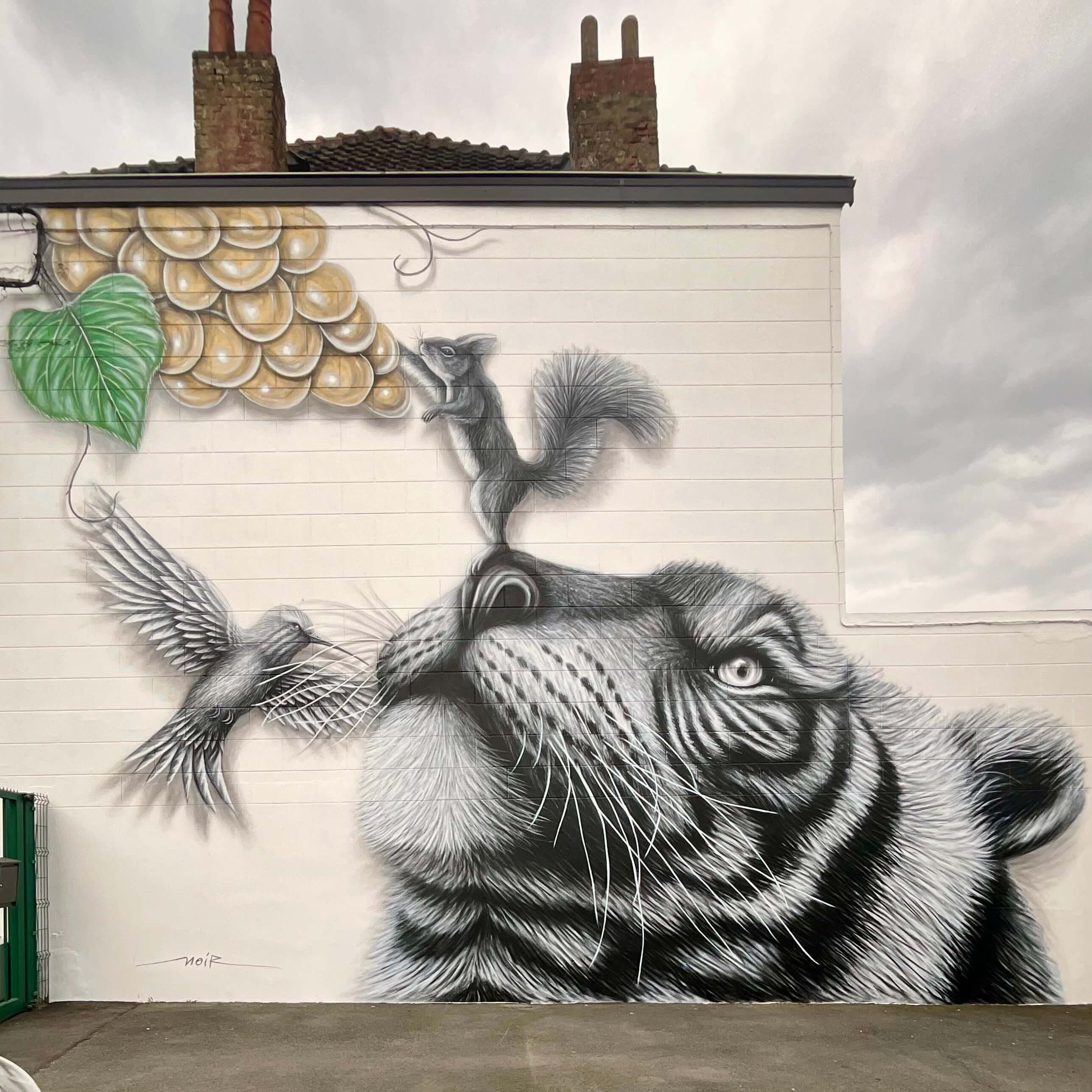 Fresque murale captivante : L'histoire familiale d'Italvin à Nimy